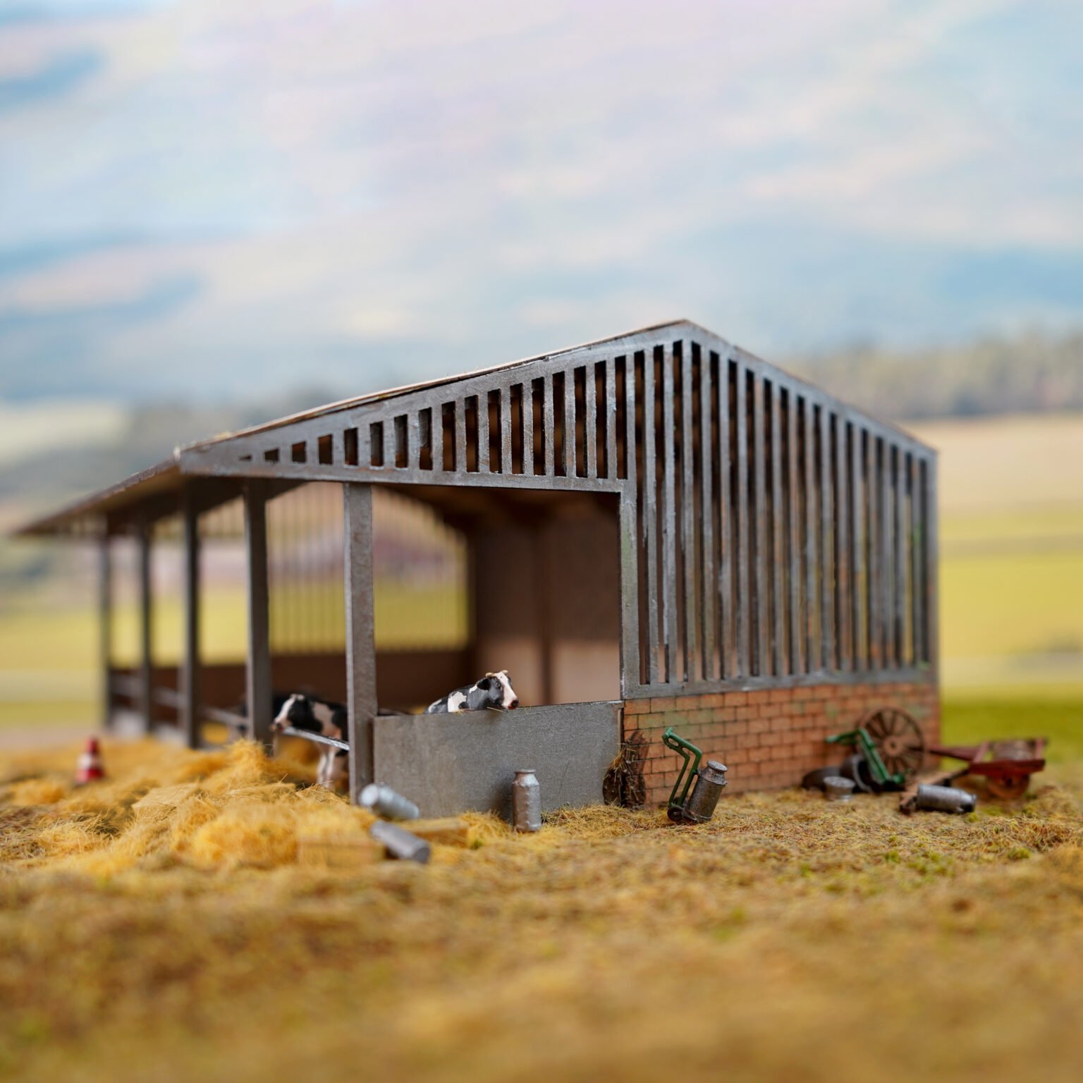 OO Gauge Livestock Barn with 4mm Hayfield Static Grass | WWScenics