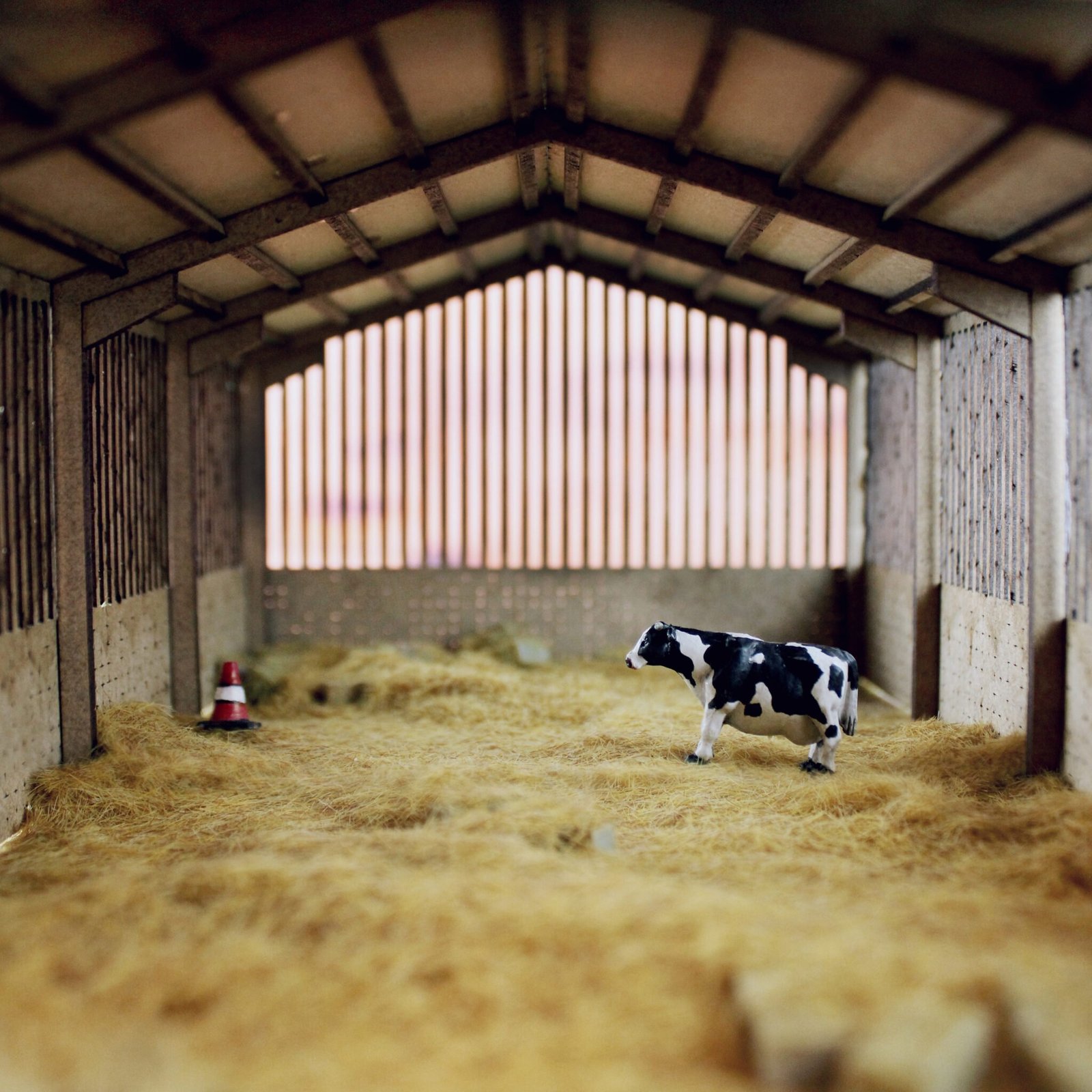 OO Gauge Closed Barn with Sliding Door | WWScenics